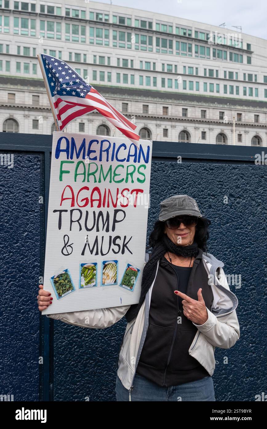 Anti elon musk protest hi-res stock photography and images - Alamy