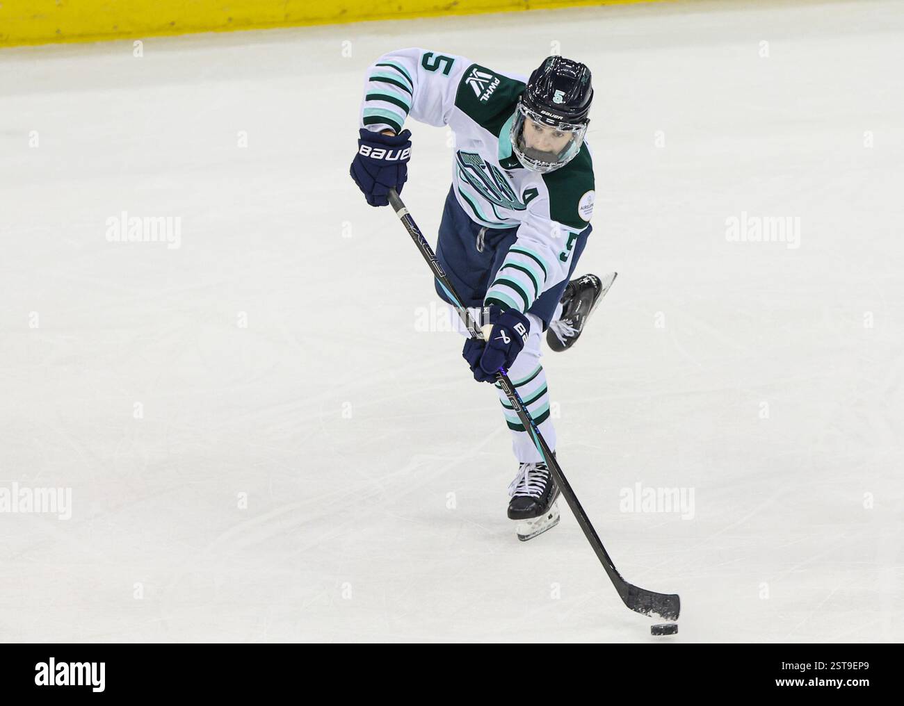 Newark, NJ, USA. 17th Feb, 2025. Boston Fleet defender Megan Keller (5 ...