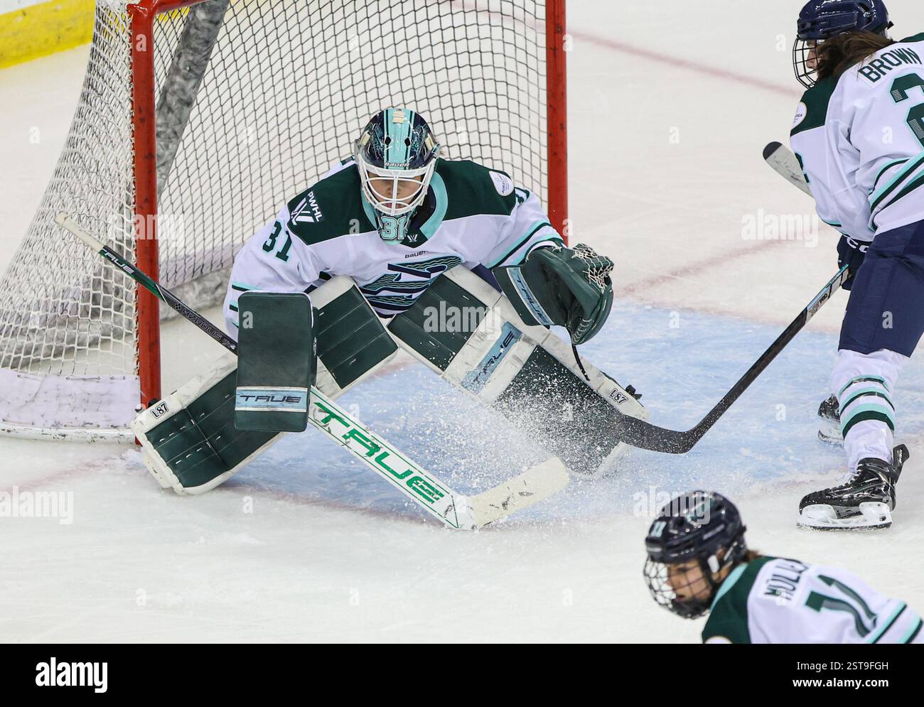 Newark, NJ, USA. 17th Feb, 2025. Boston Fleet goalie Aerin Frankel (31 ...