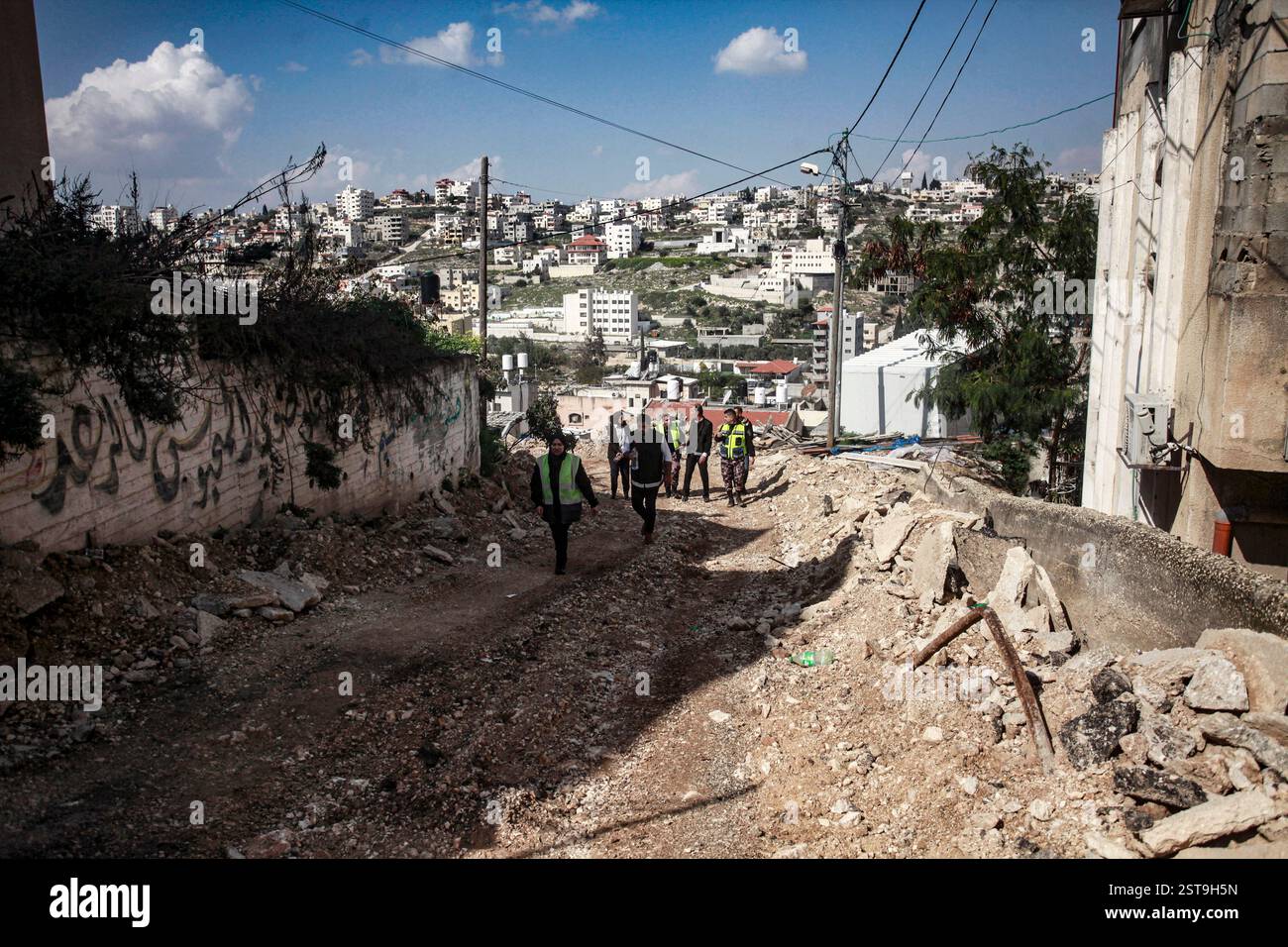 Tulkarm, Palestine. 17th Feb, 2025. Palestinians from food and ...