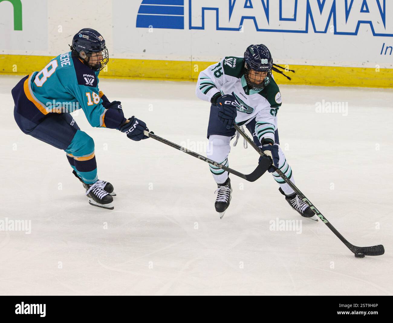 Newark, NJ, USA. 17th Feb, 2025. Boston Fleet forward Lexie Adzija (88 ...