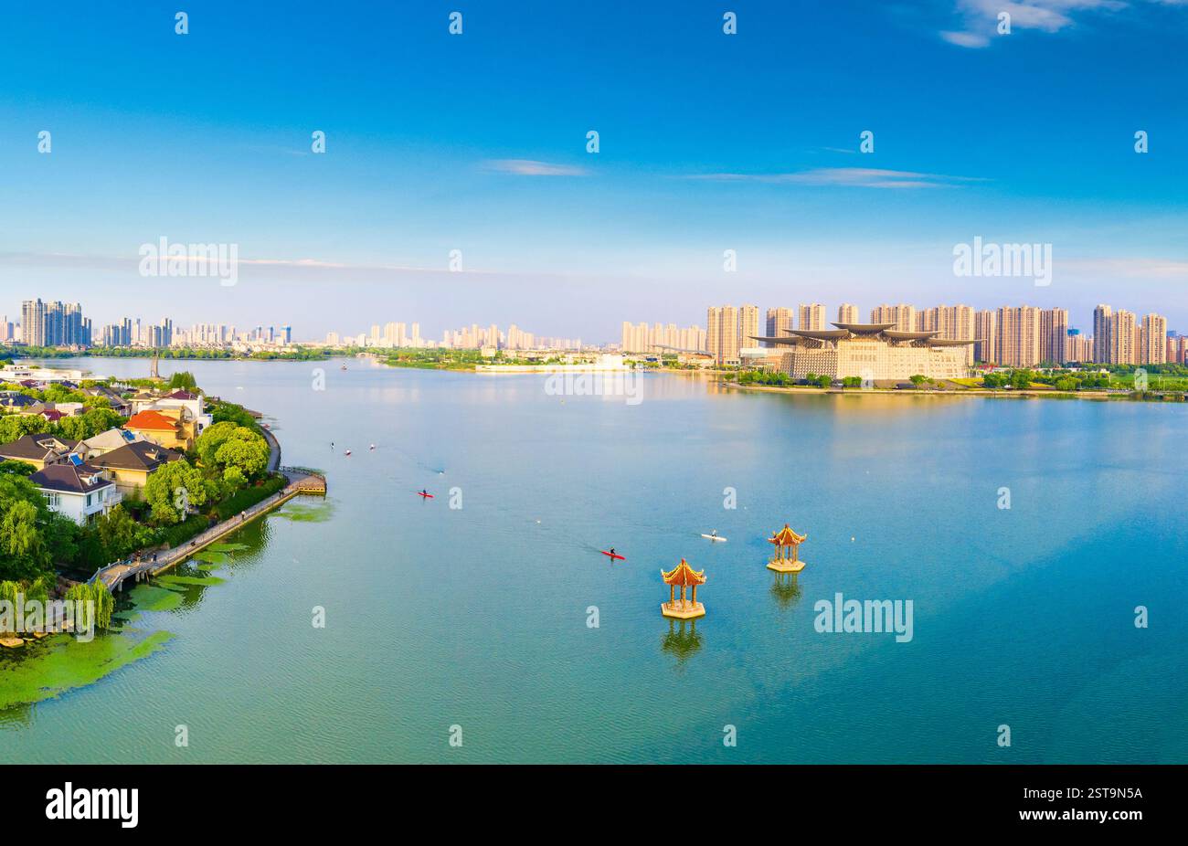 Lihu Scenic Area, Wuxi City, Jiangsu Province, China Stock Photo - Alamy