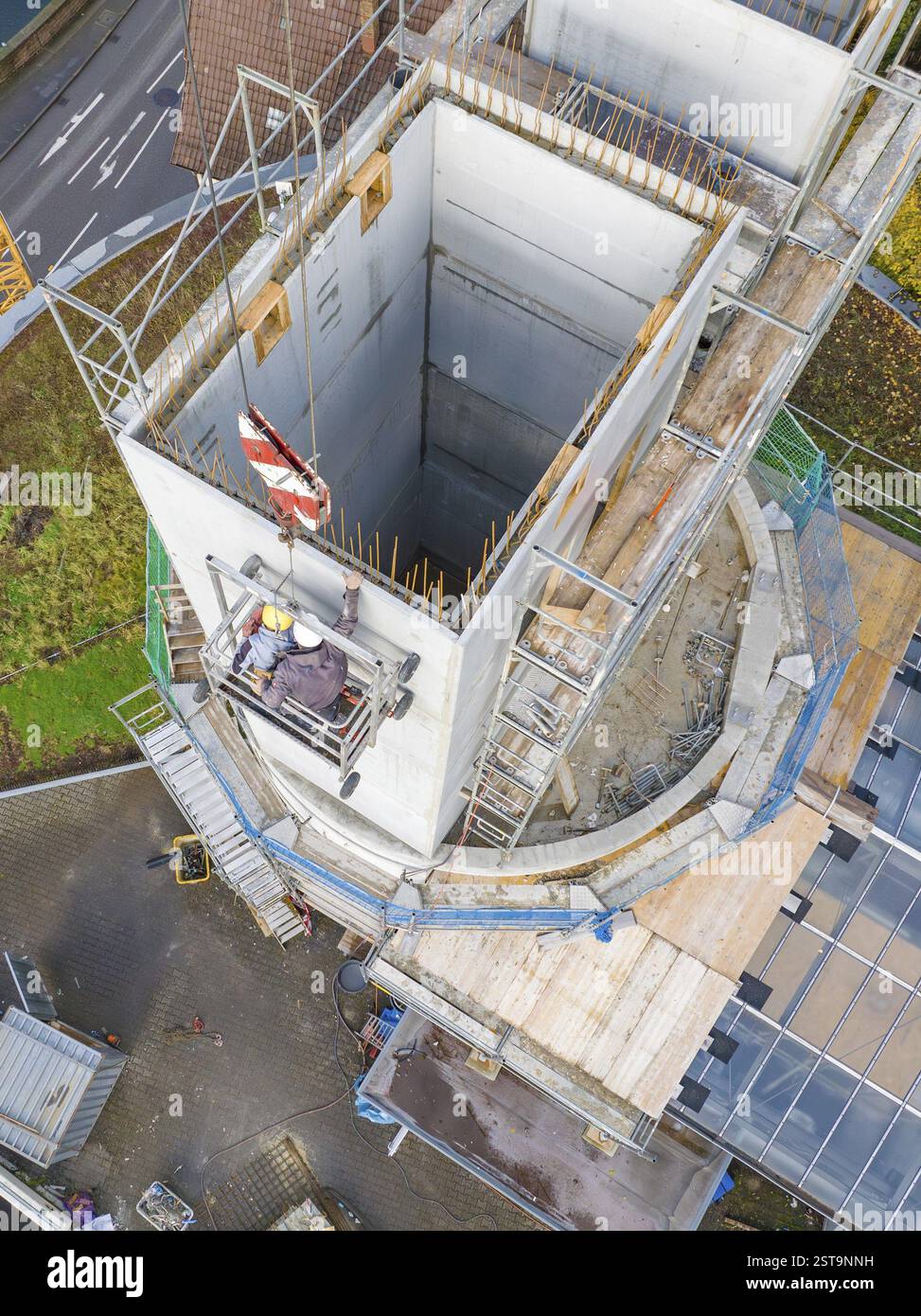 Scaffold rail hi-res stock photography and images - Alamy