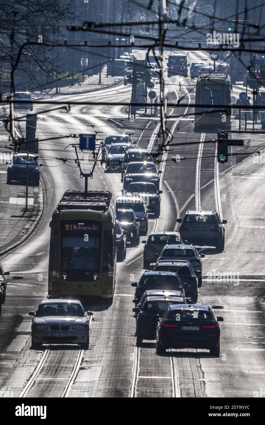 Ruhrbahn tram, city centre traffic, Hobeisenstrasse, in front Martin ...