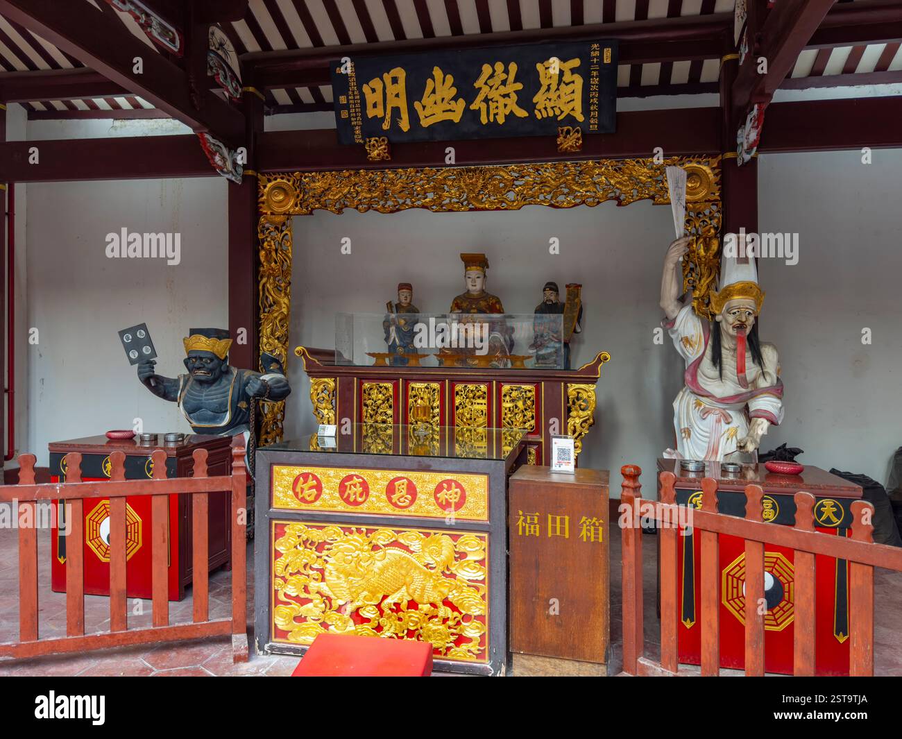 Altar of Thian Hock Keng Temple (Palace of Heavenly Happiness). This ...
