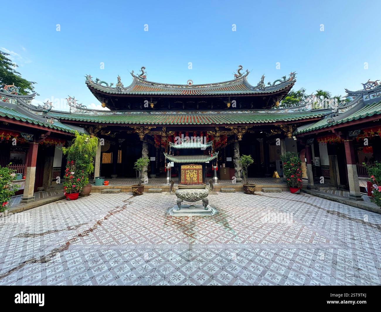 Main Hall of Thian Hock Keng Temple (Palace of Heavenly Happiness ...
