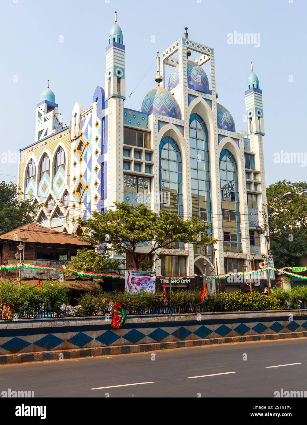 Asia, India, West Bengal, Kolkata near Sealdah Railway Station at Koley ...