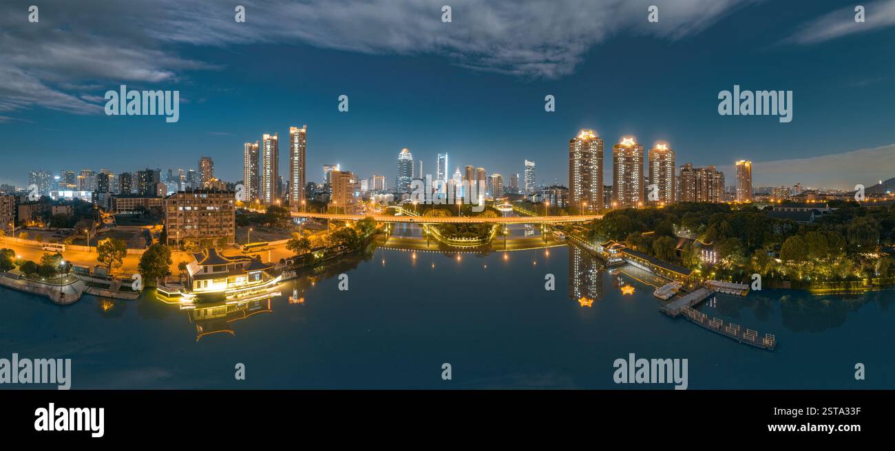 City appearance and skyscraper at night hi-res stock photography and ...