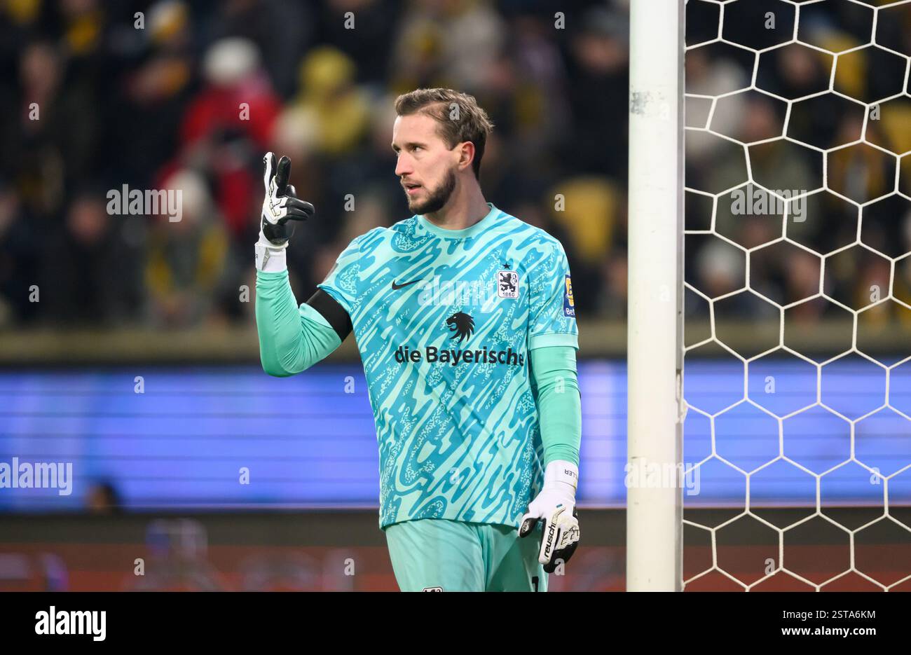 Dresden, Germany. 16th Feb, 2025. Soccer: 3rd division, SG Dynamo ...