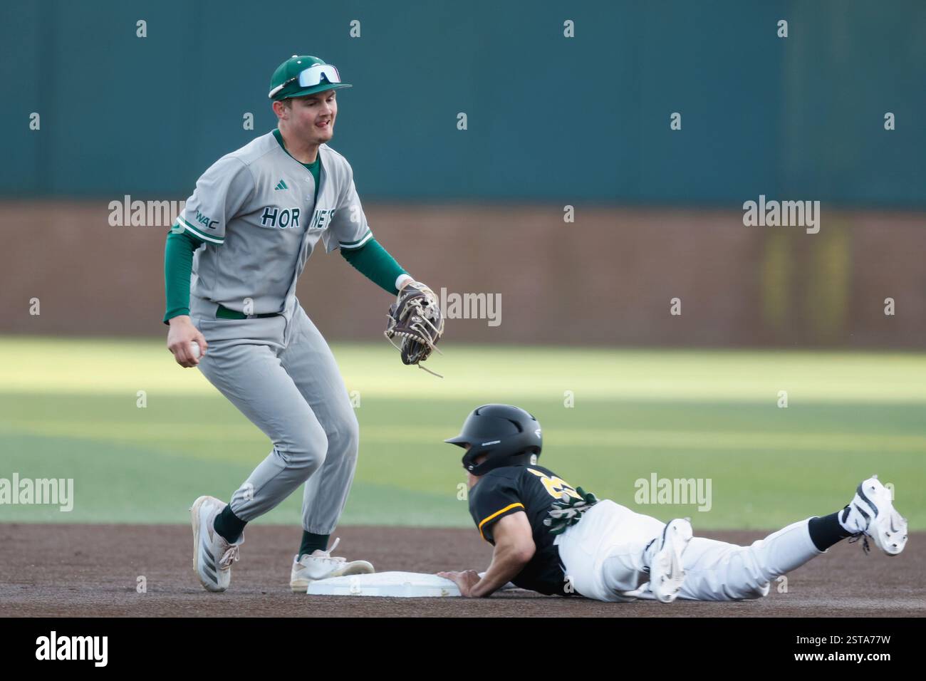 Luke Oyler (1) of Sacramento State gets the out at second base of Nick ...
