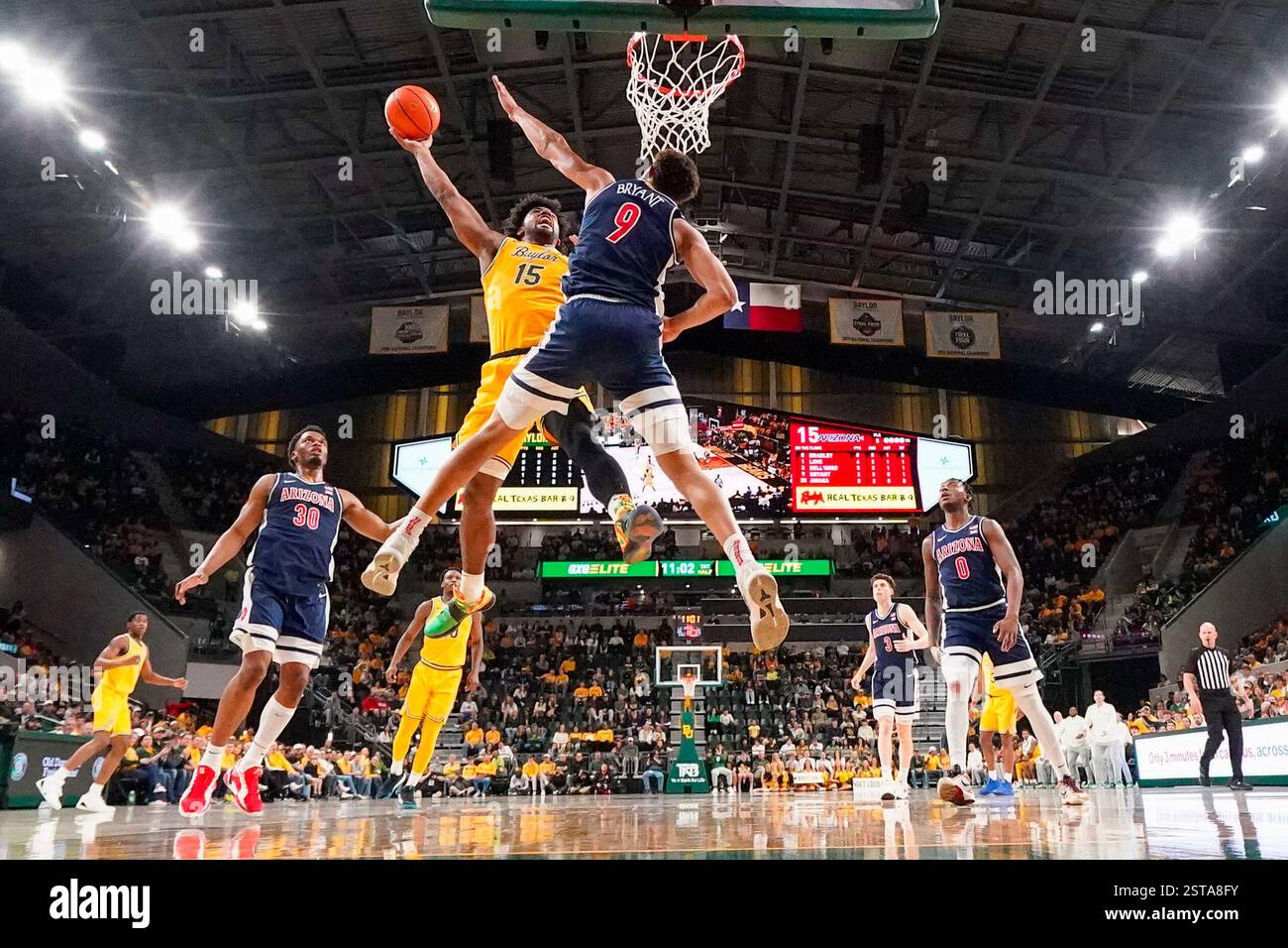 Baylor forward Norchad Omier (15) goes up for a basket against Arizona ...