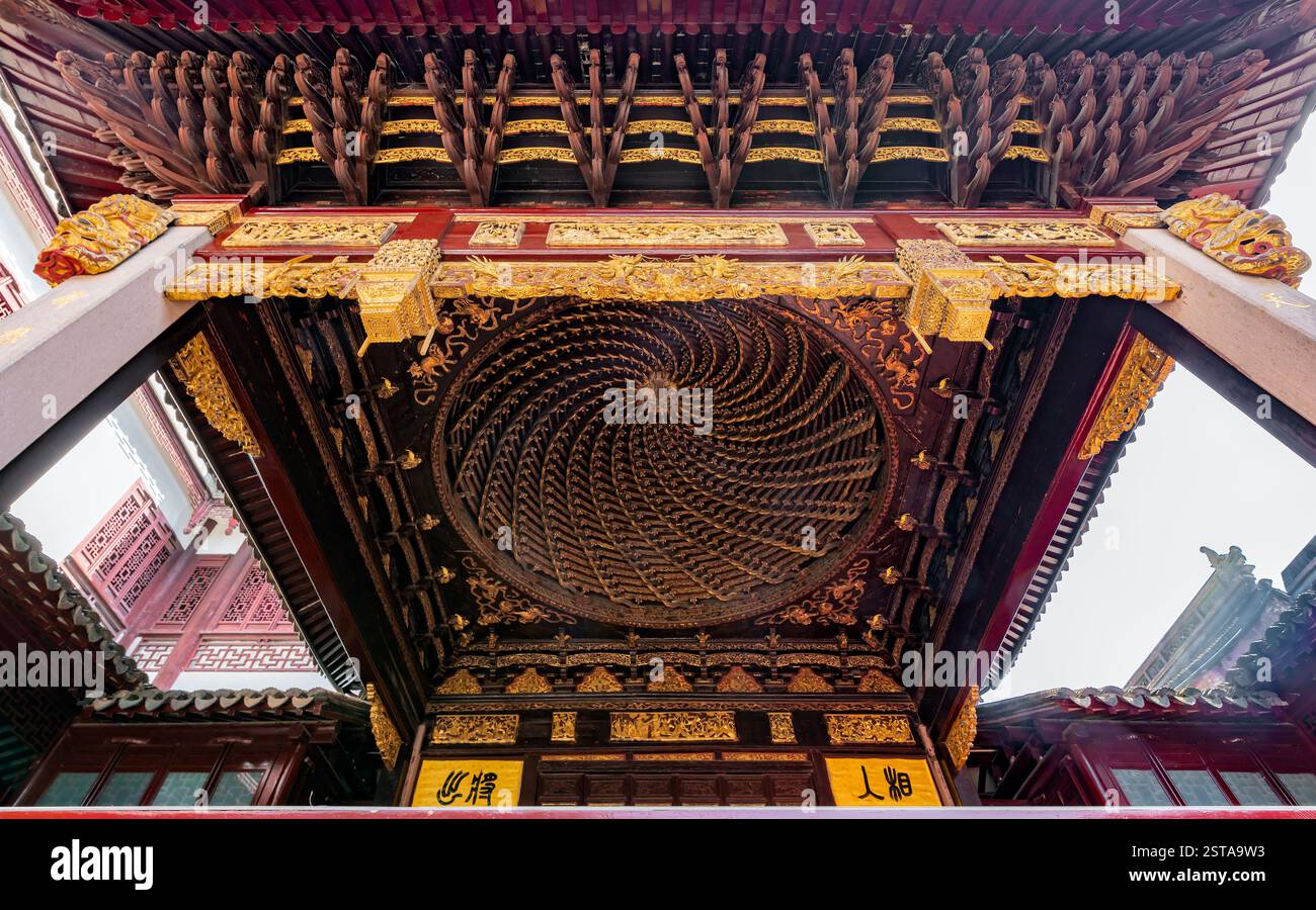 Ancient stage in Yu Garden, Shanghai, China Stock Photo - Alamy