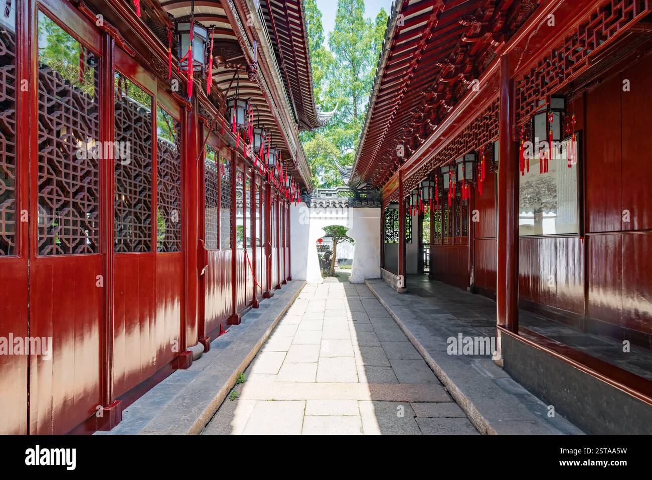 Yu Garden, a classical garden in Shanghai, Chi Stock Photo - Alamy