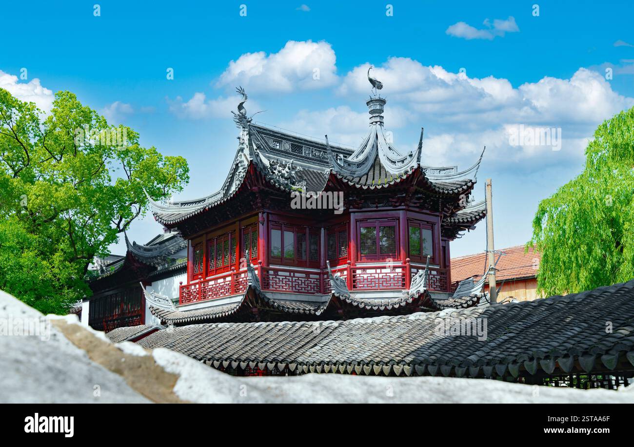 Yu Garden, a classical garden in Shanghai, Chi Stock Photo - Alamy