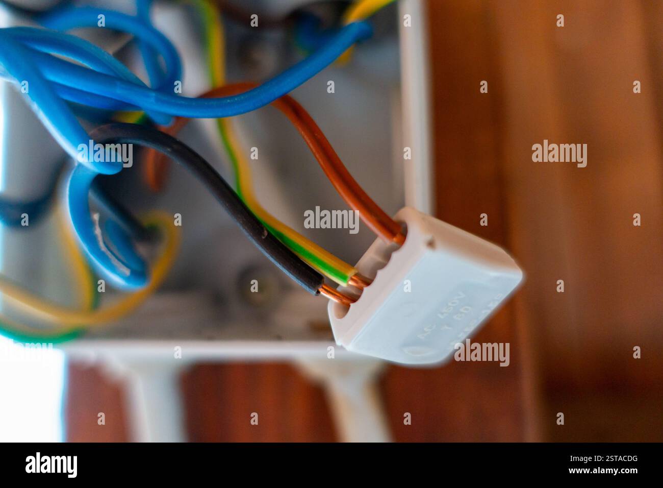 Schutzleiter als schaltdraht hi-res stock photography and images - Alamy