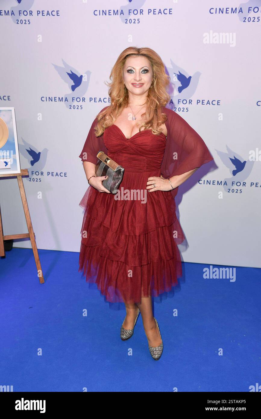 Elena Nuzman bei der Cinema for Peace Gala am 17.02.2025 in Berlin ...