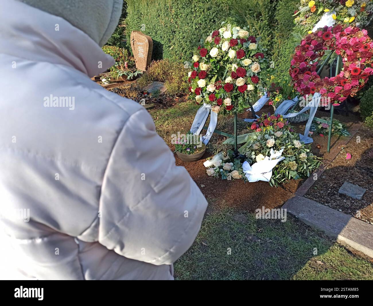 Trauer-Friedhofsfotos als Symbolfoto fuer Trauer und sterben. Trauer ...