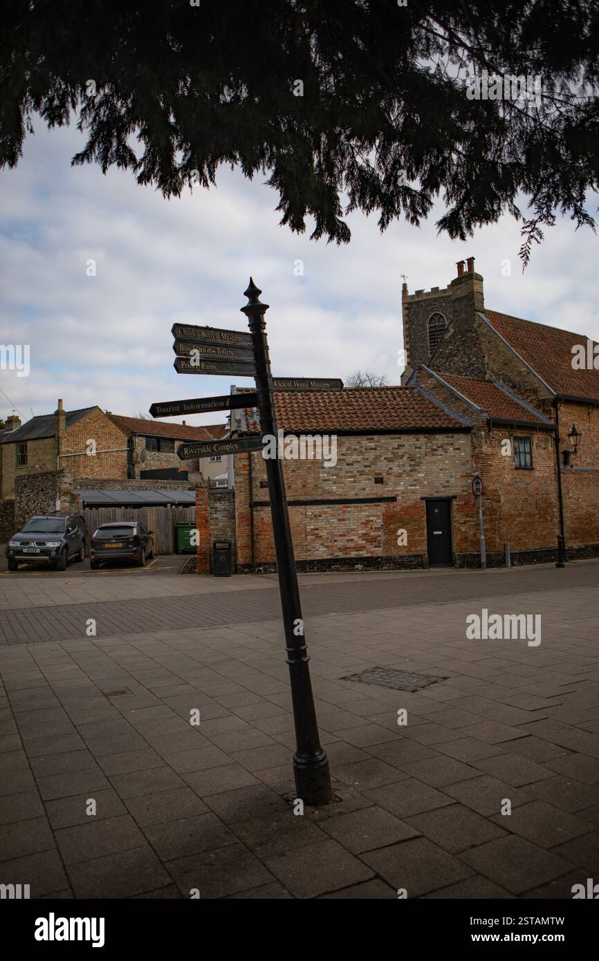 Wonky road sign hi-res stock photography and images - Alamy