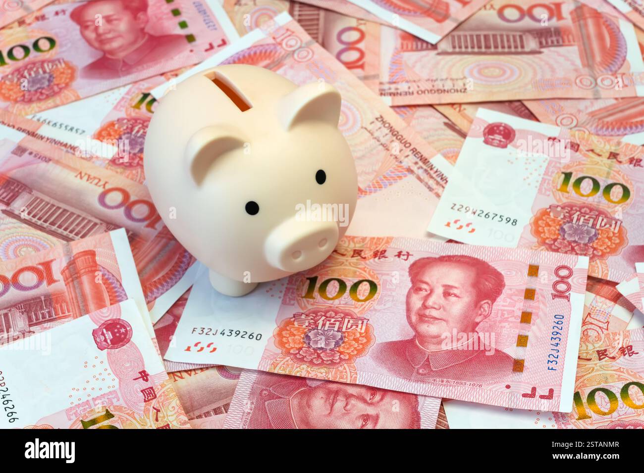 piggy bank, money Chinese banknotes of dignity five thousand background ...