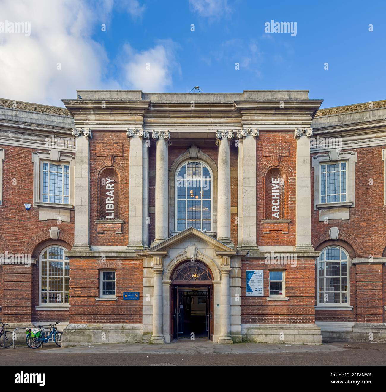 York explore library hi-res stock photography and images - Alamy