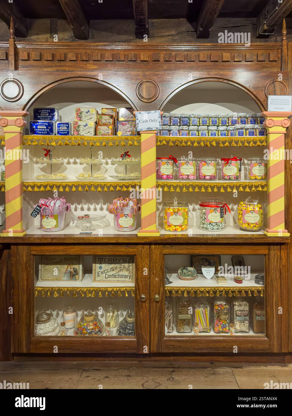 Sweet shop display hi-res stock photography and images - Alamy