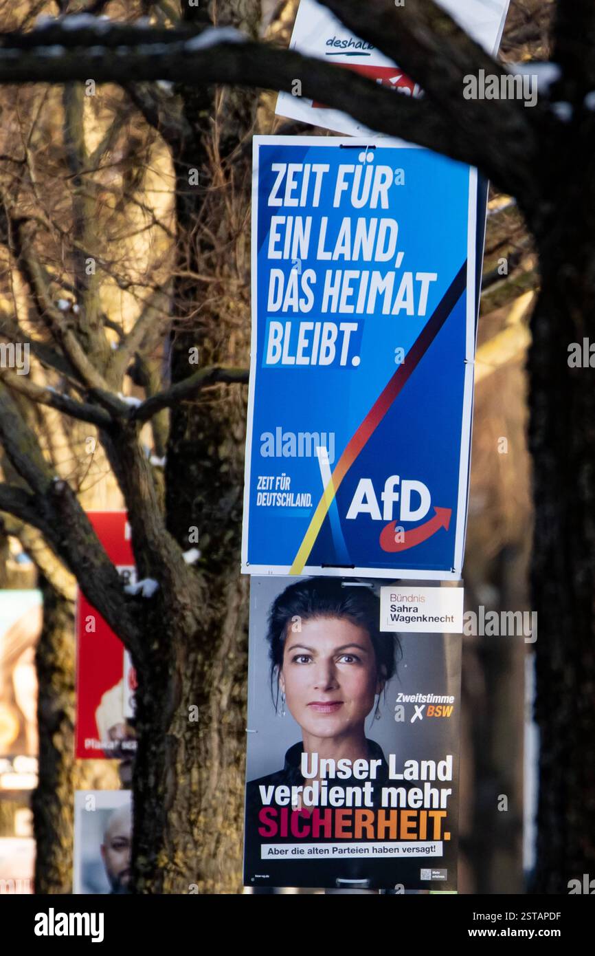 Wahlplakaten für die Bundestagswahl 2025 in Berlin am 16. Februar 2025 ...
