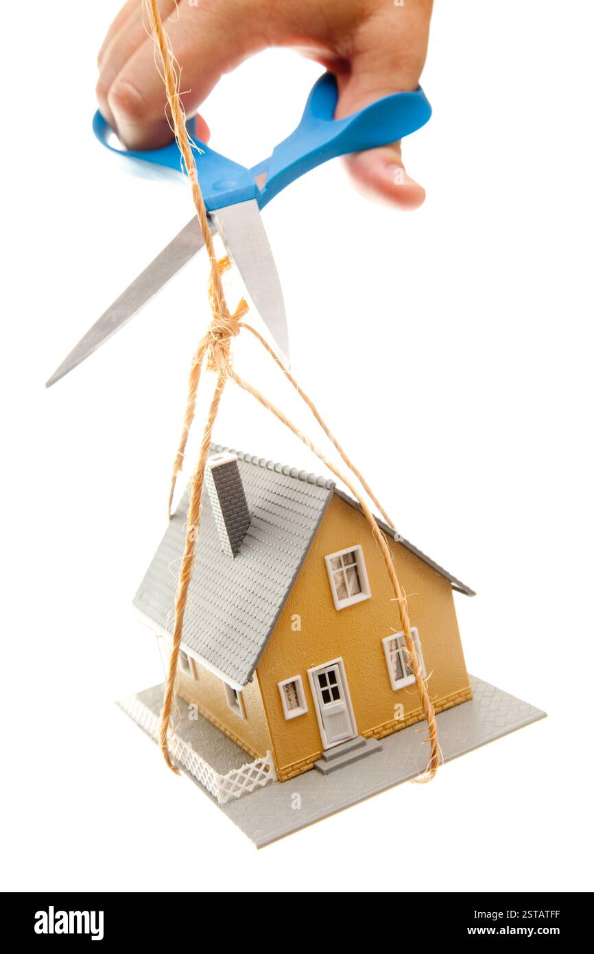 String scissors cut cutting hi-res stock photography and images - Alamy