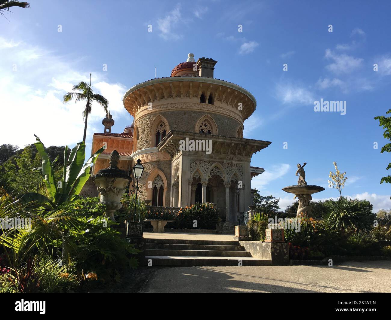 Palacio de Monserrate. Romantic Revival architecture. Exotic gardens ...