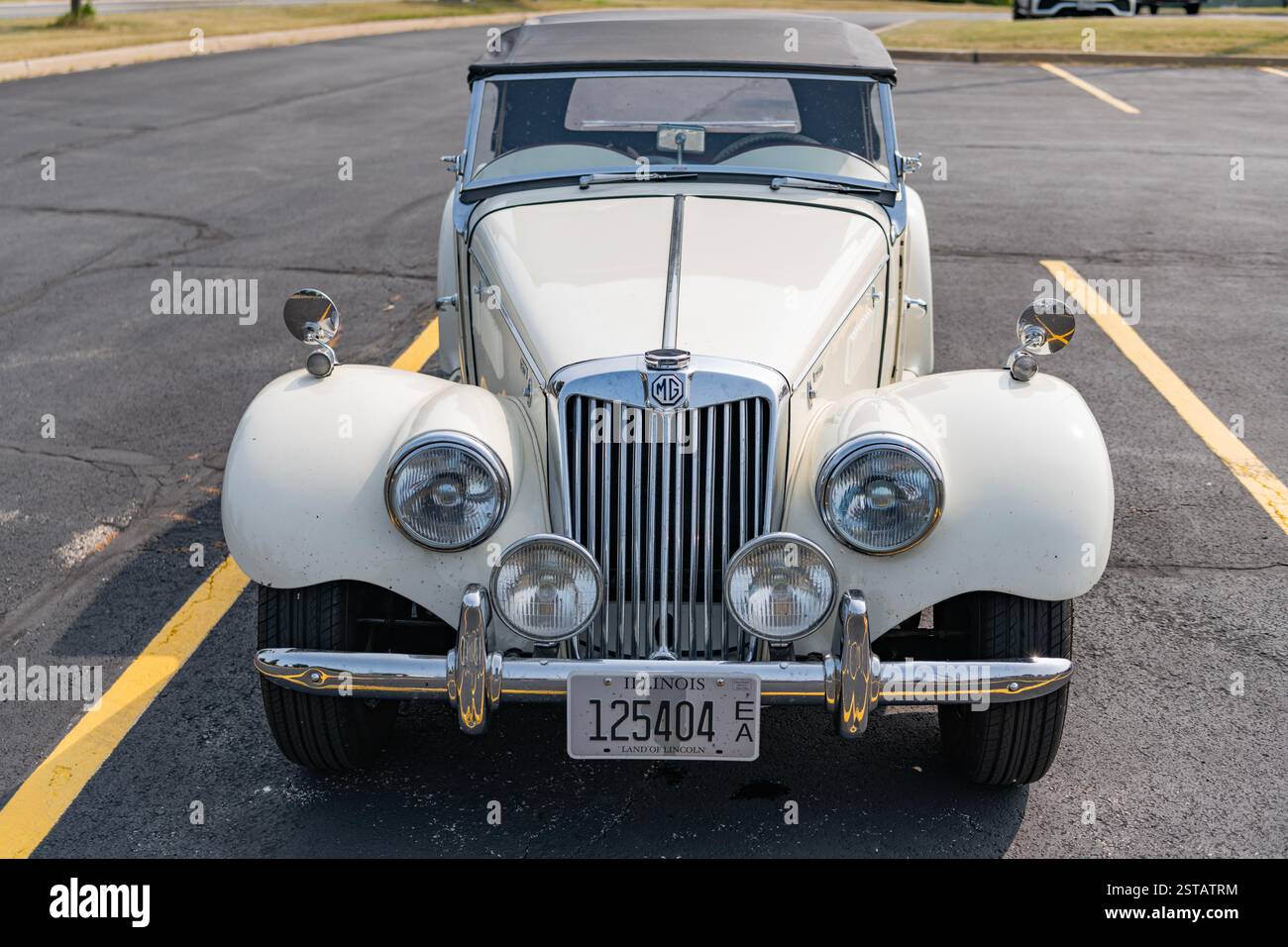 Chicago, Illinois, USA - September 08, 2024: 1954 MG TF retro sportscar ...