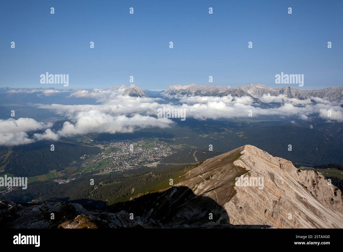 Panoramic view Hohe Munde from Nordlinger hut on Karwendel Hohenweg ...