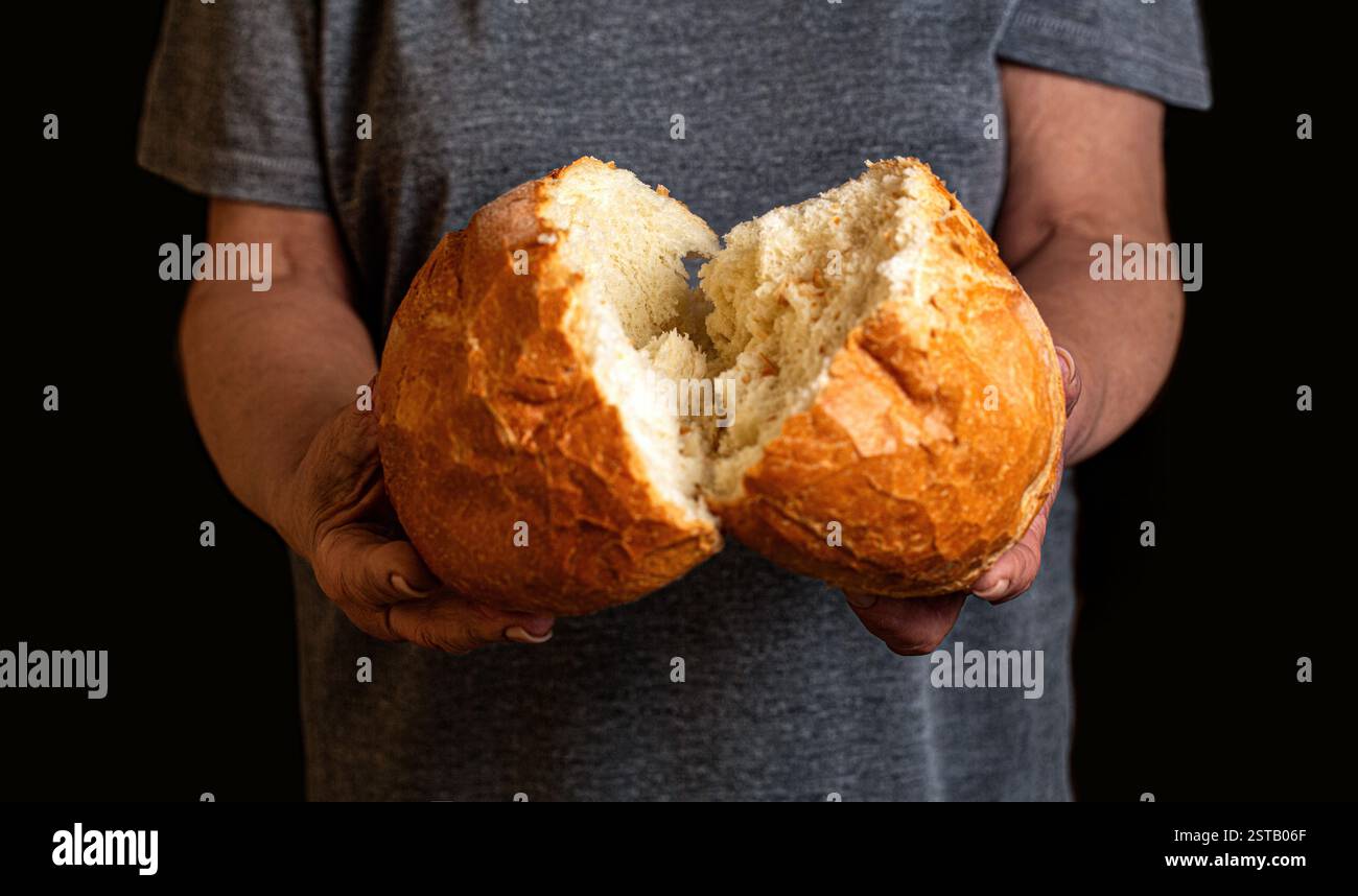 Man breaks bread hands hi-res stock photography and images - Alamy