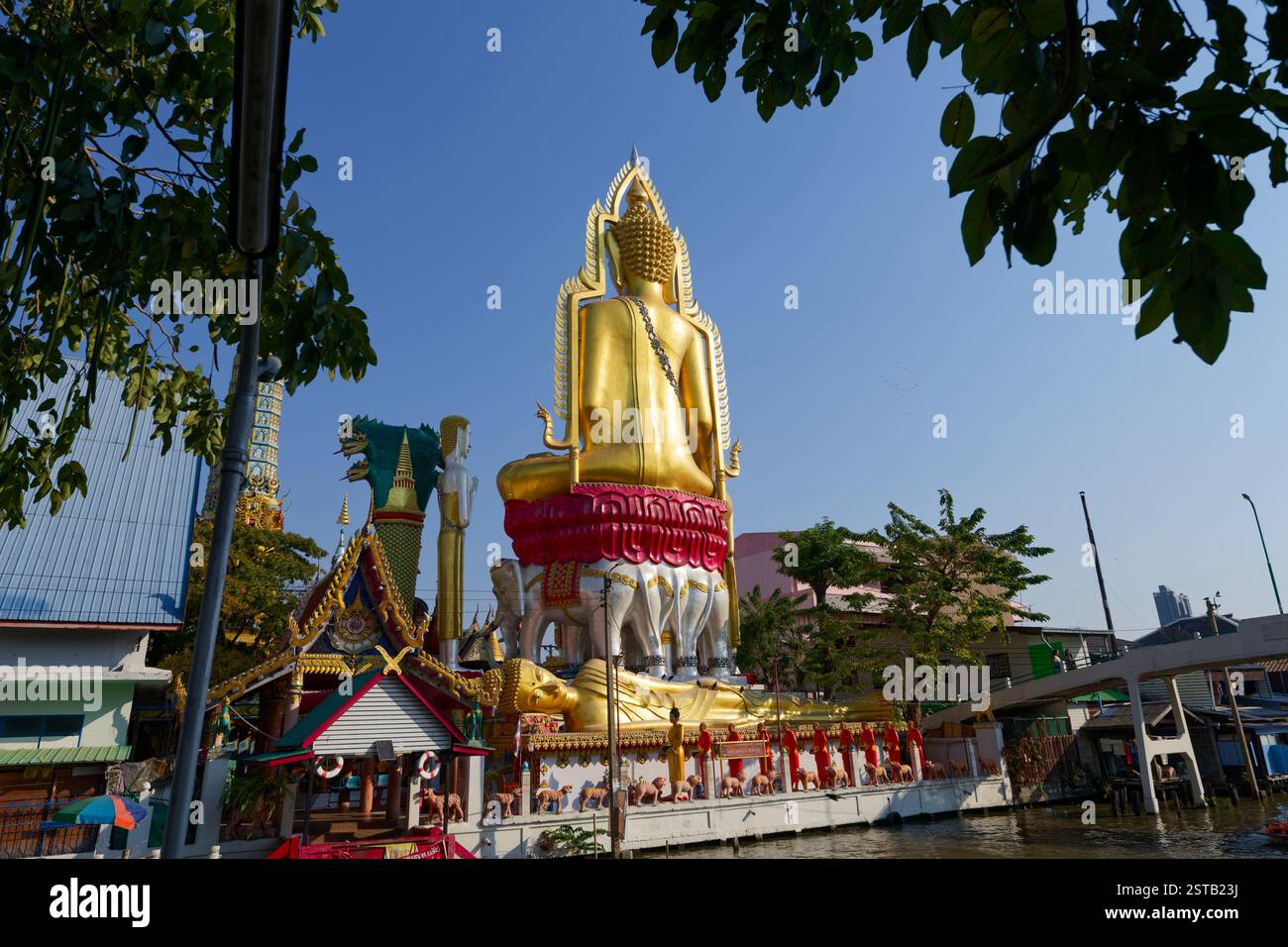 Prayer gong hi-res stock photography and images - Alamy
