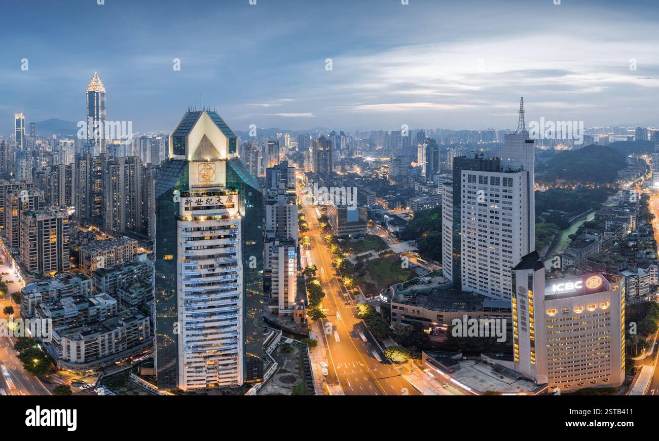 City landmarks at night hi-res stock photography and images - Alamy