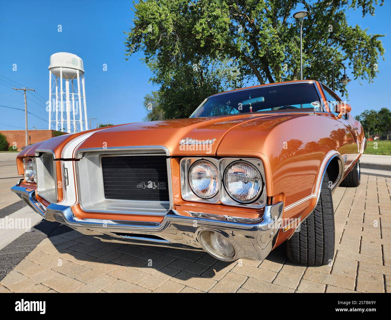 Park Ridge, Illinois, USA - August 21, 2024: Oldsmobile Cutlass outdoor ...