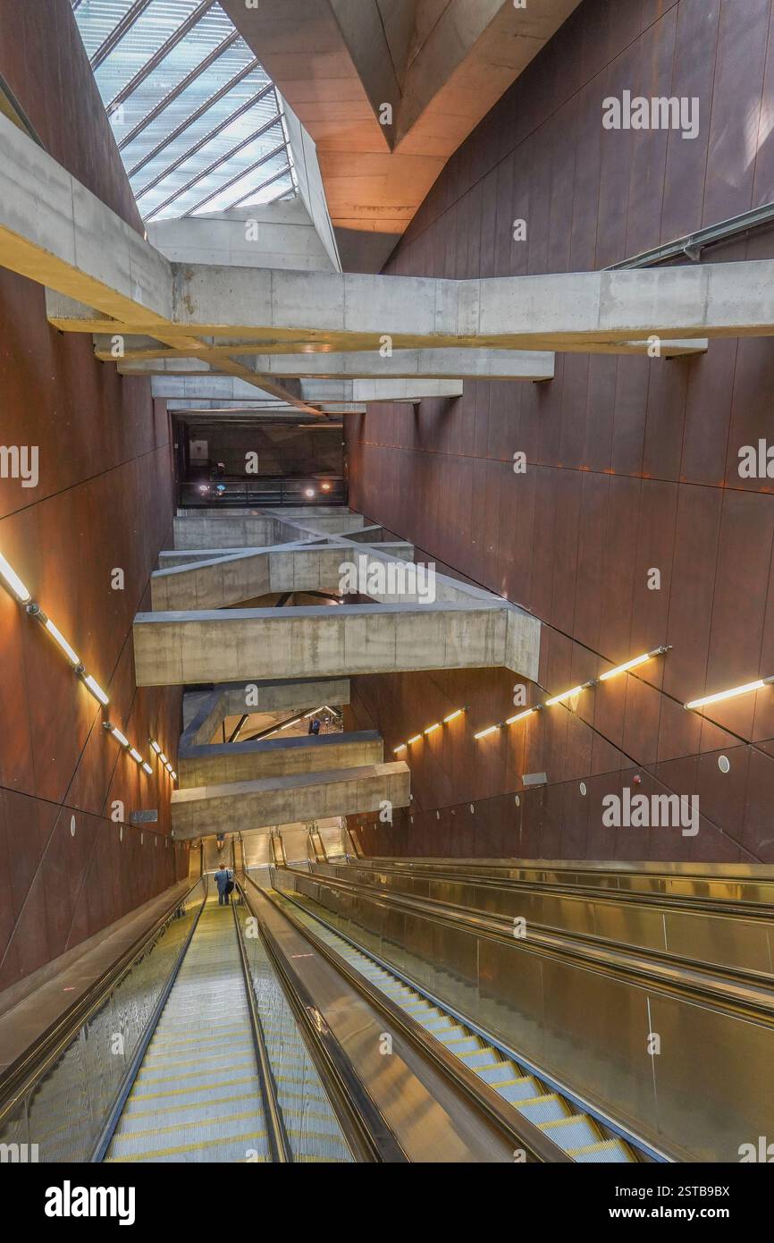 Hungary, Budapest, The Fovam Ter underground railway station with criss ...
