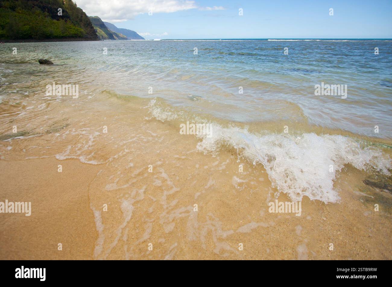 Crashing shoreline hi-res stock photography and images - Alamy
