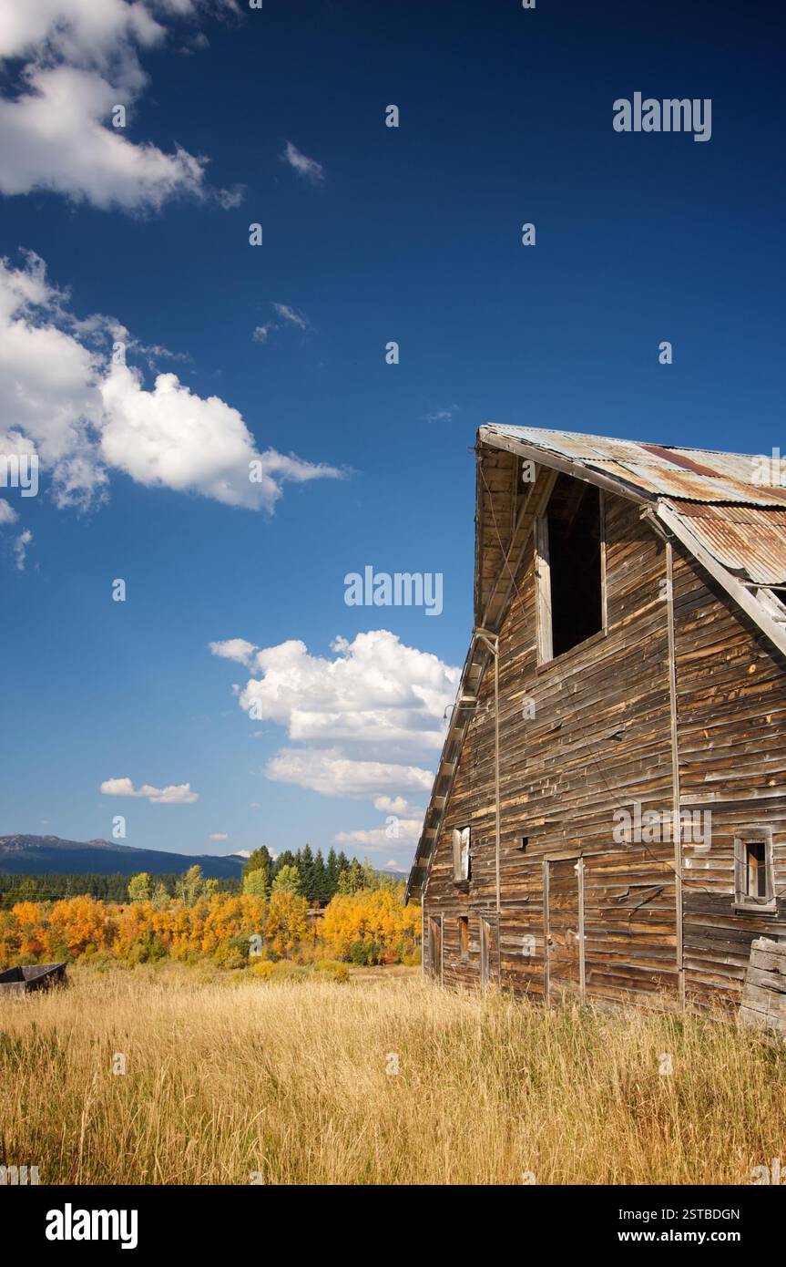 Landscape farmland rustic barn hi-res stock photography and images - Alamy