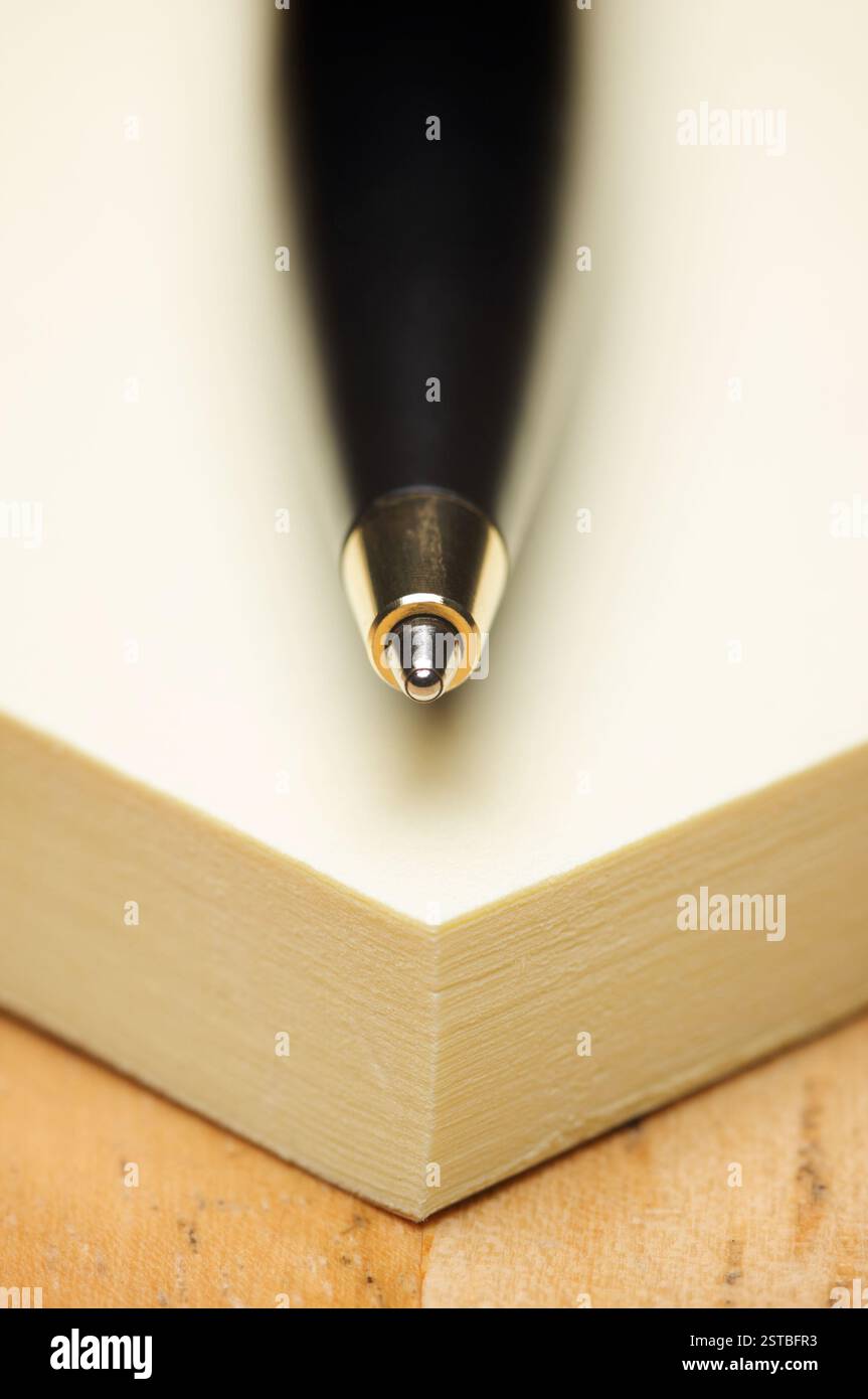 Pen and Post It Notes Pad Against a Wood Background Stock Photo - Alamy