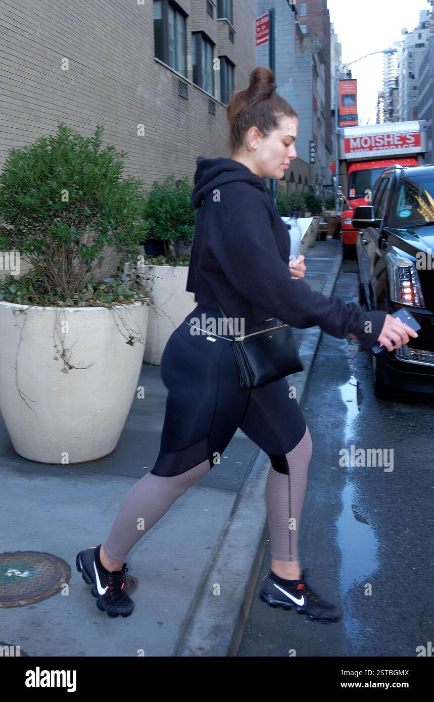 Model Ashley Graham paid a visit to lifestyle and nutrition expert Dr ...