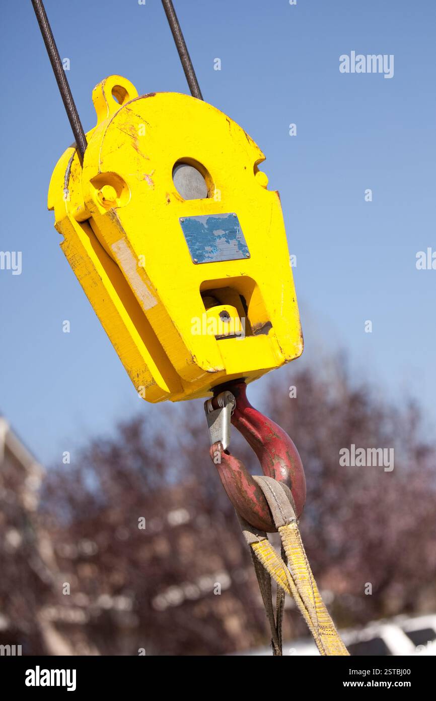 Red yellow crane hi-res stock photography and images - Alamy