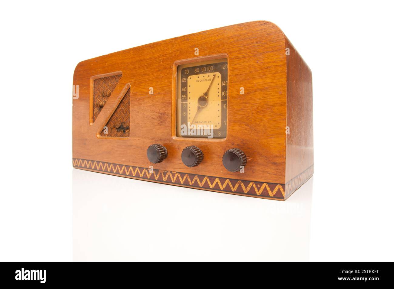 Vintage 1940's Radio Stock Photo - Alamy