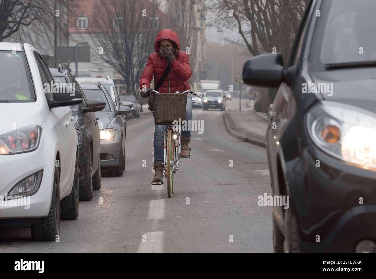 Particulate matter and exhaust pollution when cycling on the street ...