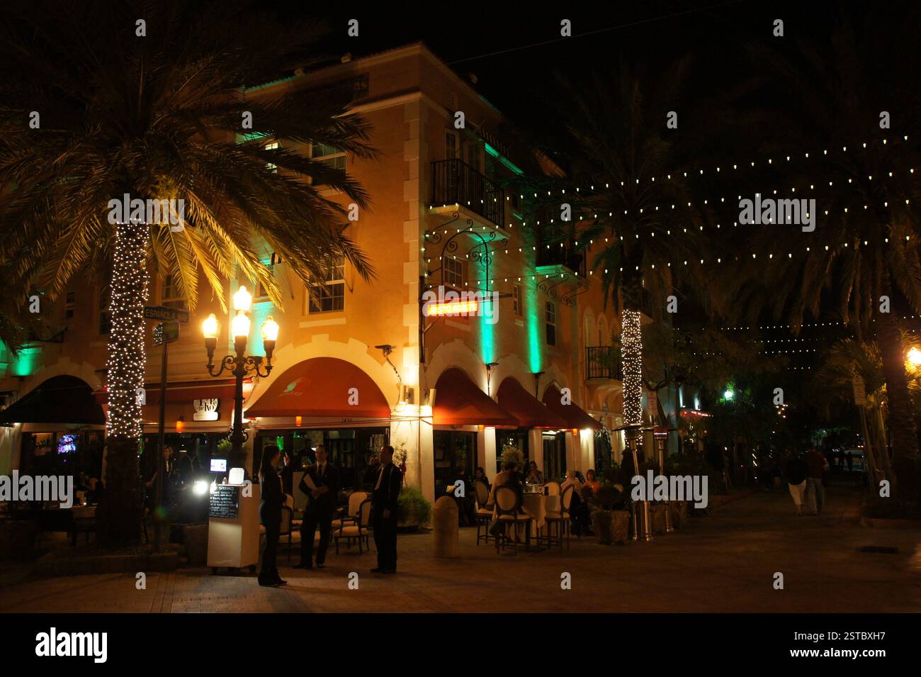 Miami solo art scene hi-res stock photography and images - Alamy