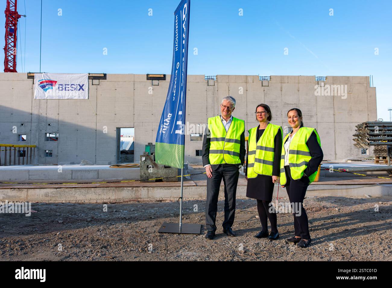 EMBARGO 13u Virya energie CEO Paul Tummers, Messer's Managing Director ...