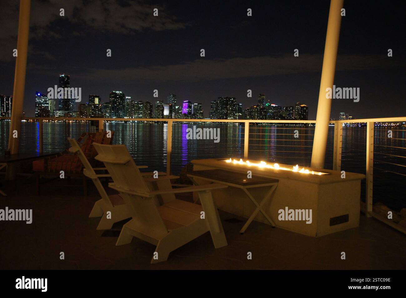 Best rooftop bars downtown miami hi-res stock photography and images ...