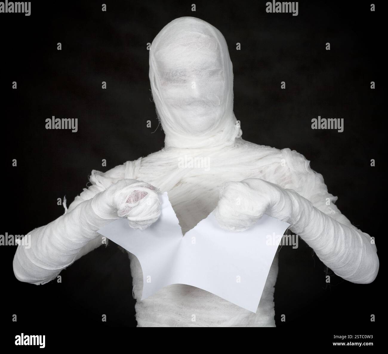 Man is costume mummy Stock Photo - Alamy