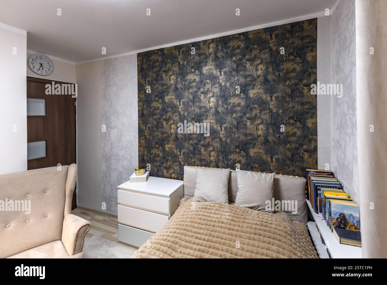 Bedroom renovation, wallpapering, wall painting, modern living room ...