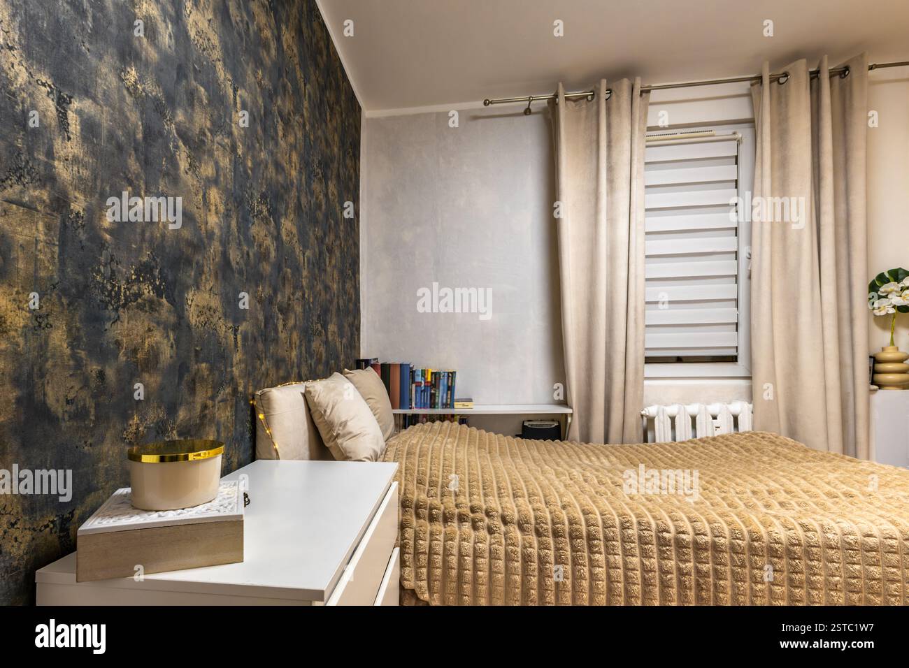 Bedroom renovation, wallpapering, wall painting, modern living room ...