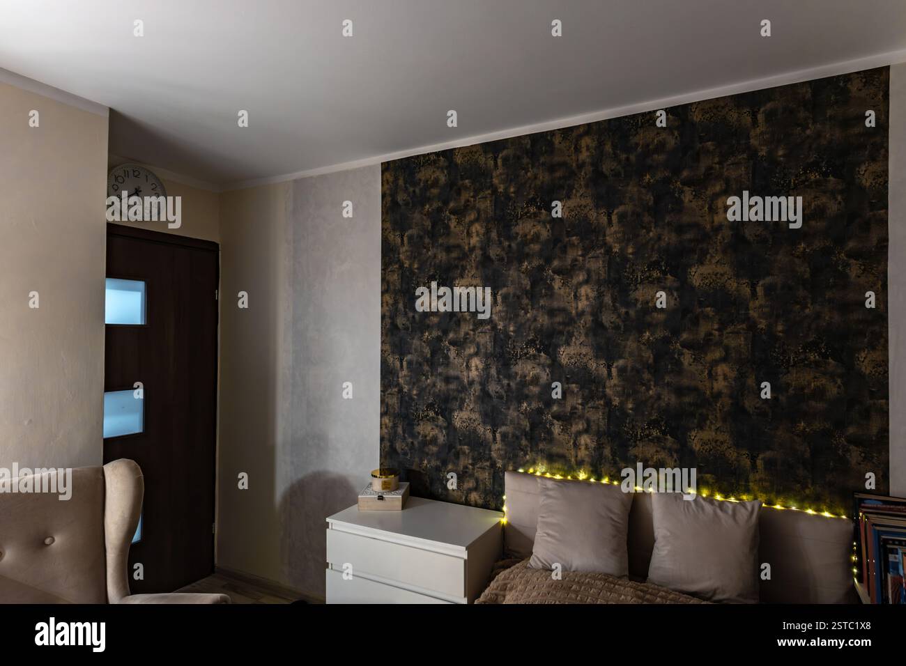 Bedroom renovation, wallpapering, wall painting, modern living room ...