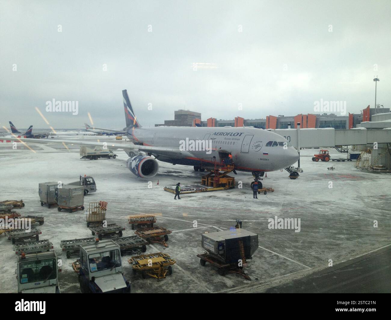 Carry on essentials for winter travel hi-res stock photography and ...